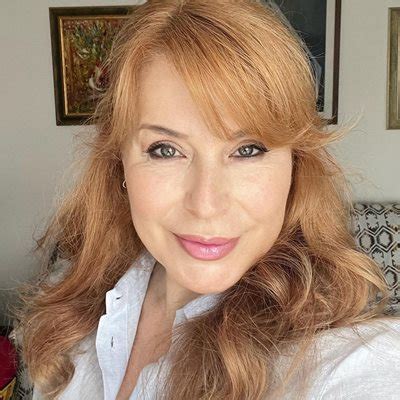 Мира Добрева шашка с десерт изненада за Коледа