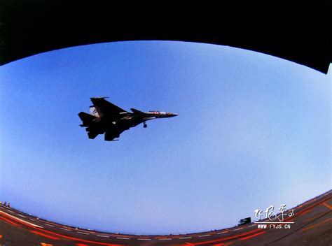 Новые фото прототипа J-15 над палубой авианосца "Ляонин": imp_navigator ...