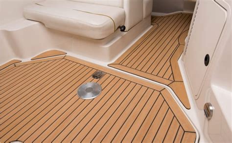 Палубное покрытие катера: виды, уход, замена - BoatProfi