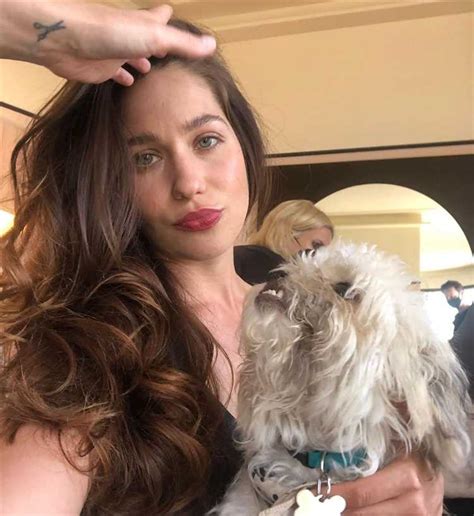 Lola Kirke: An In-Depth Look into Her Biography, Age, Height, Figure, and Net Worth - Bio-Famous.com