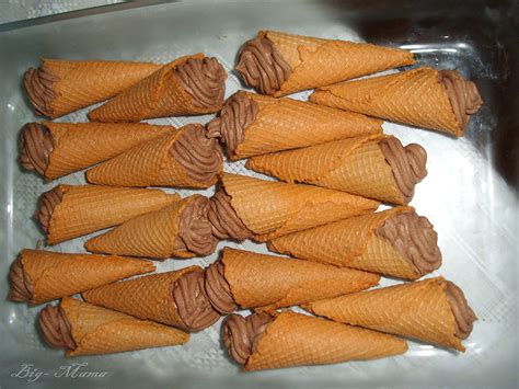 Полнети корнети со чоколаден крем - Moirecepti
