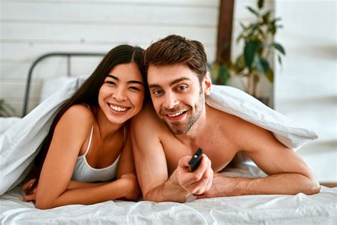 5 Cara Ampuh Bikin Wanita Puas Merem Melek, Bisa Dicoba Malam Ini - GenPI.co