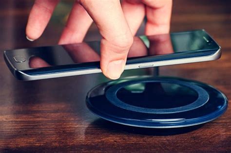 Нет провода для беспокойства: лучшие смартфоны с беспроводной зарядкой ...