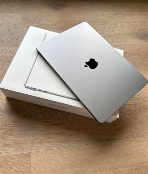 Apple MacBook Air M2 16GB RAM 512GB SSD, 8-Core 10GPU