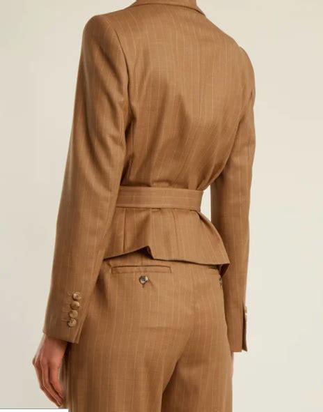 Pin de Ana Đào en Outfit new