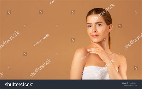 Millennial Lady Beautiful Face Pure Skin Stock Photo 1944996091 ...