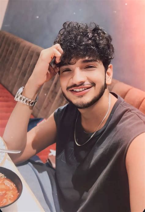 Tum mere dil ki dhadkan ho, Meri saanson ka sukoon ho, Har pal mere saath ho, Tum hi toh meri ...