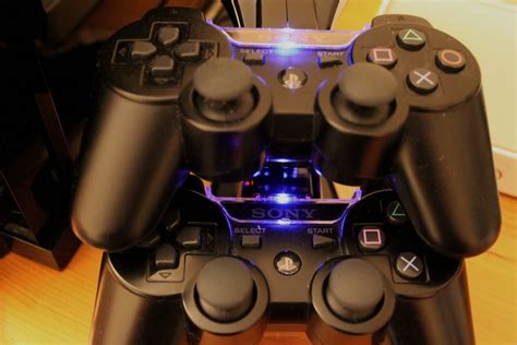 GaDgeT GeEk: GAMEware PS3 Controller Charging Dock