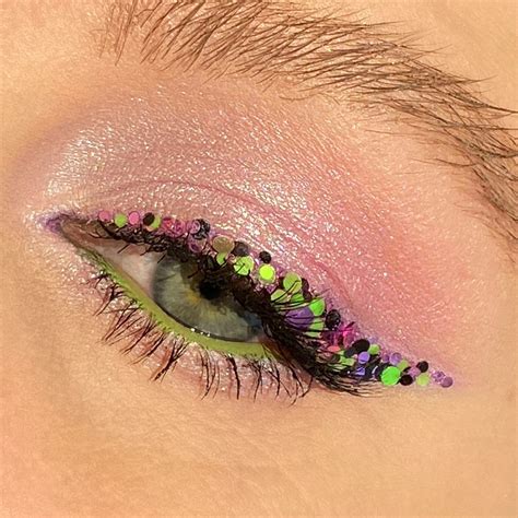 Стрелки, цветные стрелки | Nyx cosmetics, Eyeshadow palette, Nyx ...