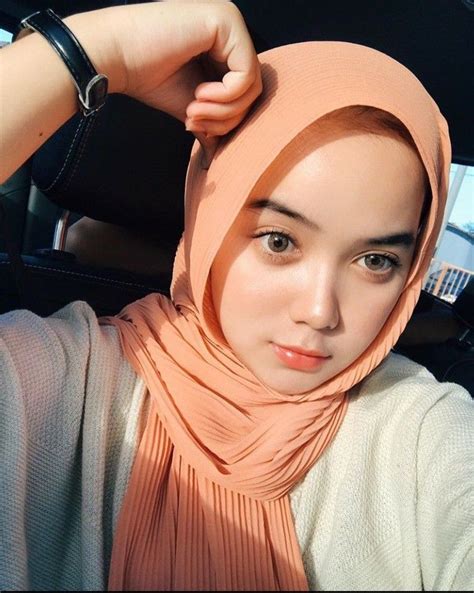 Pin oleh リスキ バグス セティアワン セティアワン di Jilbab cantik | Wanita, Gadis ...