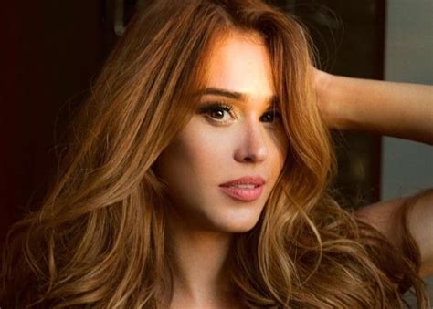 Yanet García se muestra con la blusa abierta | El Siglo de Torreón