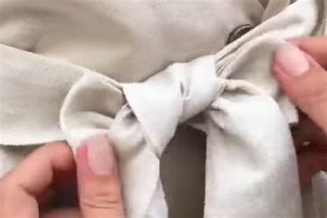 Как завязывать бант на блузке: фото, видео, схема и пошаговая ...