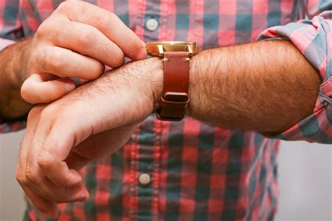 Hands-on with the elegant Garmin Vivomove Premium (pictures) - CNET
