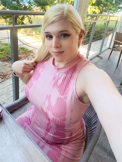 Good morning from this curvy femboy 🥰 : r/femboy