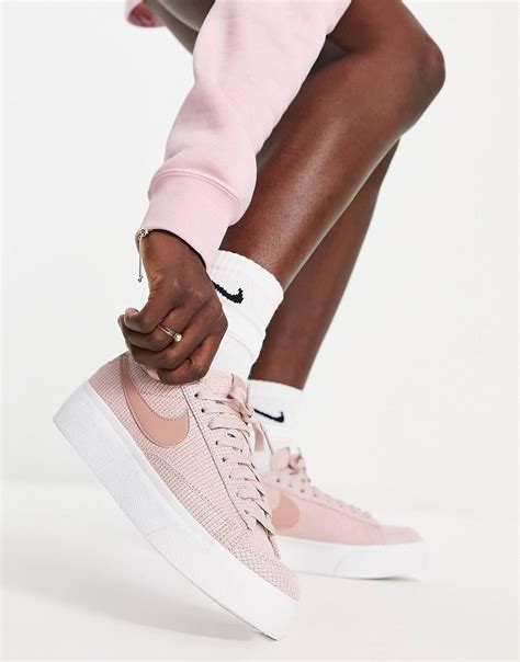 Розовые кроссовки Nike Blazer Low Platform – заказать с доставкой из-за ...