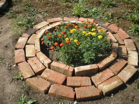 Как использовать кирпич для оформления клумбы: 45 фото идей | Живу за ...