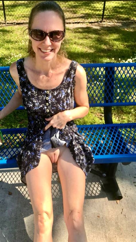 WomenGoingCommando - Upskirt love - Babes flashing