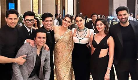 Rumoured couple Ananya Panday-Aditya Roy Kapur pose with Sidharth-Kiara ...