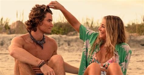 The Cast Of Netflix's Outer Banks May Not Be Making Nearly As Much As You'd Think
