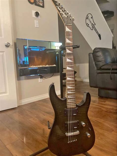 Can anyone identify this guitar? : r/guitars
