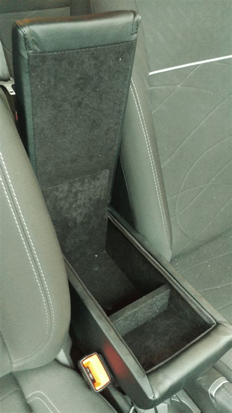 Підлокотник на Ford Fiesta MK7 (Форд Фієста 2008-2017) 🚗 – Armrest
