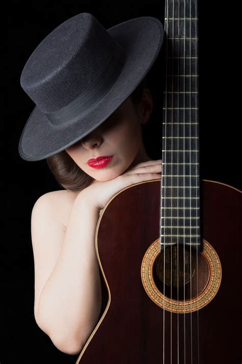 Guitar body | Фотография акустической гитары, Рисунки женщин, Девушка ...