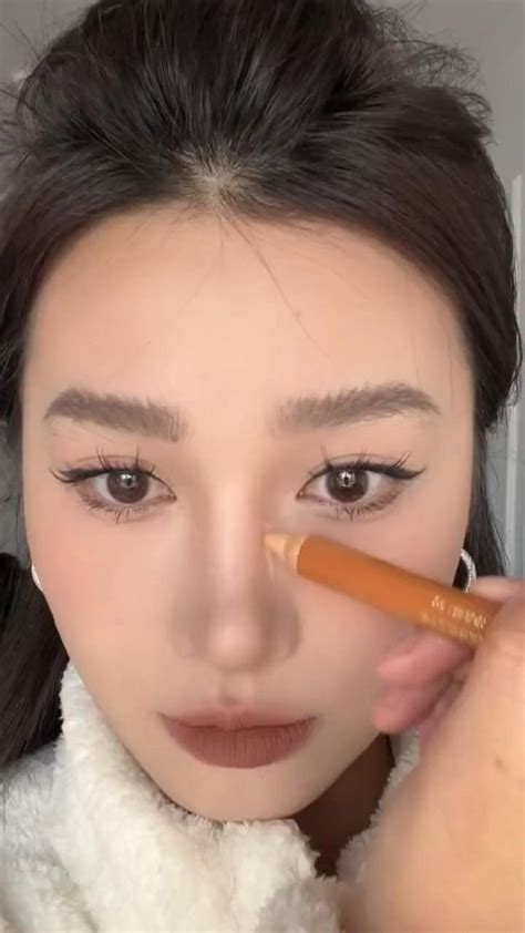 nose contour tut | Nose contouring, Nose makeup, Makeup for small eyes