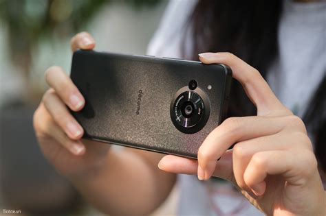 Đánh giá nhanh Sharp AQUOS R7: Màn hình siêu mượt 240Hz, độ sáng 2000 ...