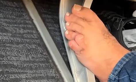 Plane passengers left horrified by barefoot man with six toes | Daily ...