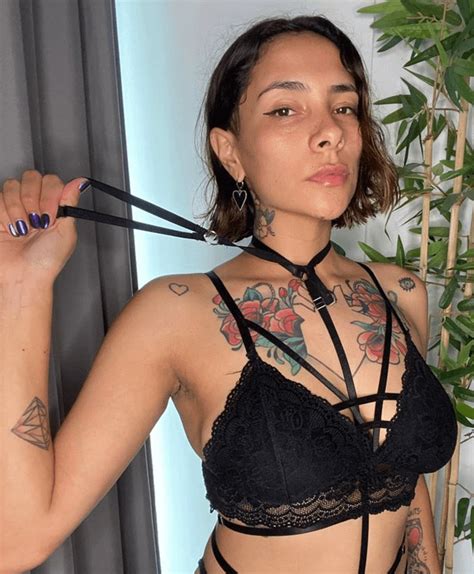 Take the leash and command : r/collared