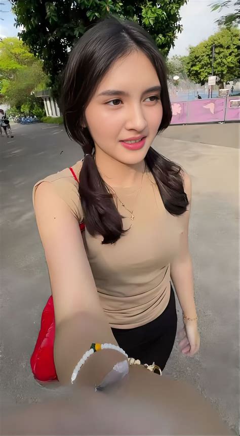 Pin di gaby rosse di 2024 | Orang cantik, Foto gadis cantik, Gadis cantik