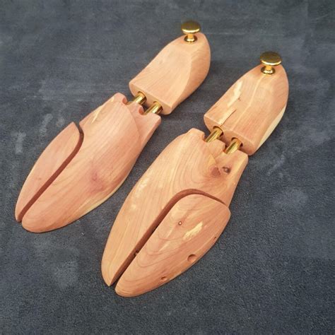 Кедровые колодки для обуви Saphir