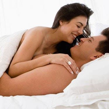 Gaya Posisi Bercinta : Woman on Top