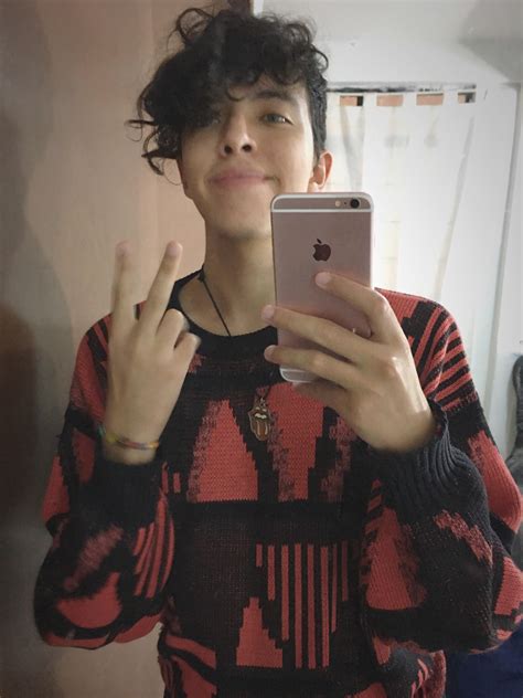 Hey! 🥰 first time posting here | Scrolller