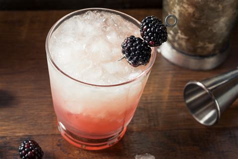 Bramble Gin Cocktail » Rezept & Zubereitung