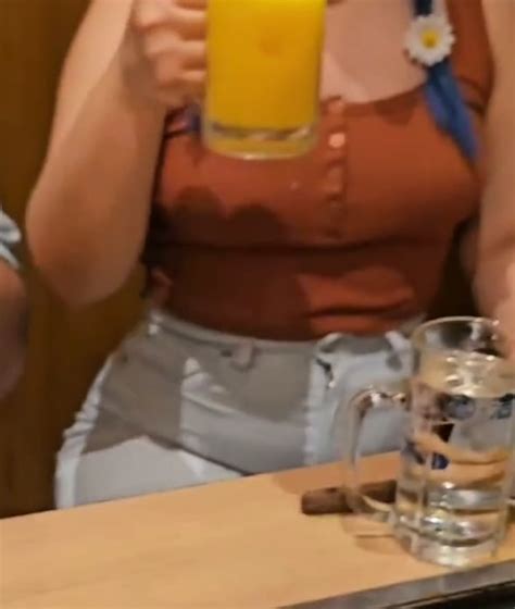 Reny siempre sale antojando en sus fotos🤤🔥 : r/Rai_RenyNSFW