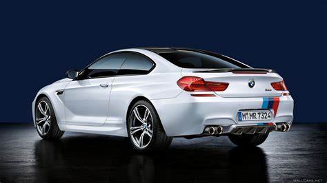 Фото обои Заряженный BMW M6 в кузове купе, Белая БМВ 6 серии, асфальт ...