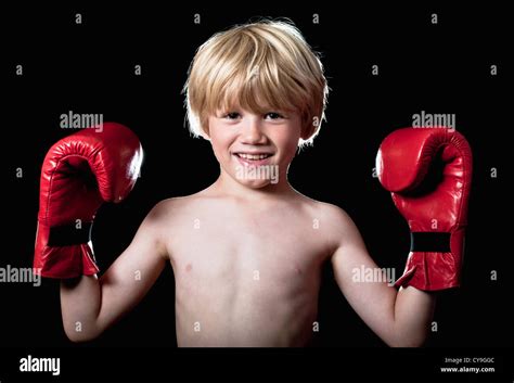 Boy Boxing Stockfotos & Boy Boxing Bilder - Alamy