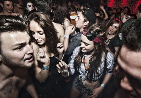 University Party | Party, University, Sims