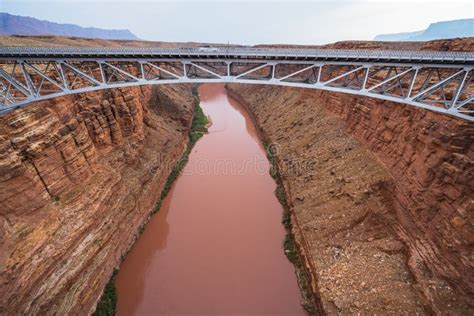 Аризона. красная вода реки Колорадо Стоковое Изображение - изображение ...