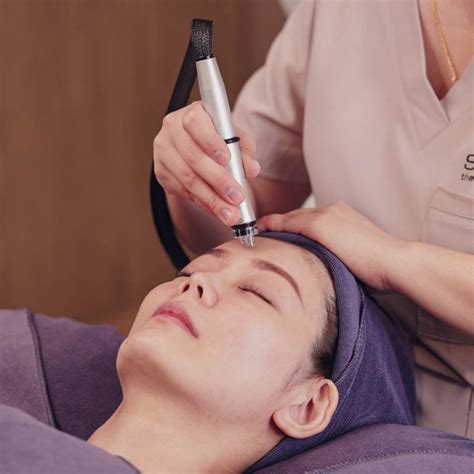 Aqua Peel Facial - SkinLab
