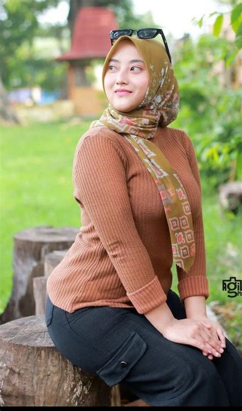 Pin oleh Mark Zajdweber di Beautiful muslim women | Gaya hijab, Model ...