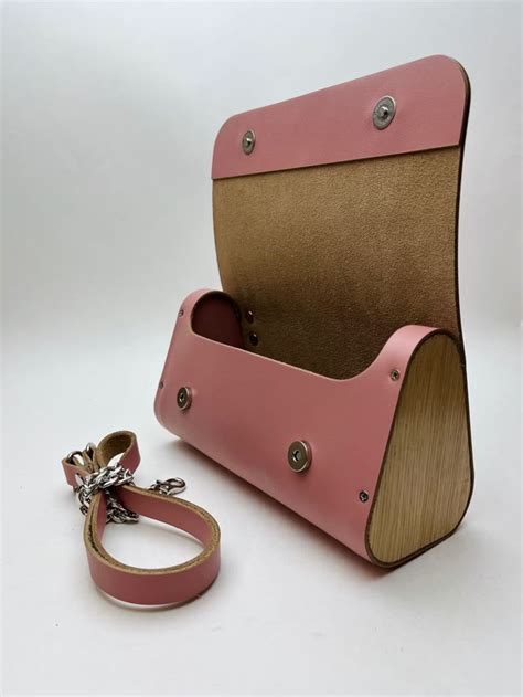 СУМКА С ТРАПЕЦЕВИДНЫМИ БОКОВИНАМИ | Leather bags handmade, Leather ...