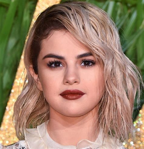 Bisa Ditiru! 5 Gaya Rambut Pendek Selena Gomez yang Bikin Kamu Makin Kece