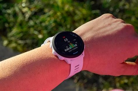 Бюджетные часы Garmin Forerunner 165 появились в России. Вот все ...
