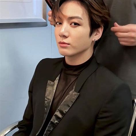 A Fake Selfie Of BTS's Jungkook Is Playing With Everybody's Feelings