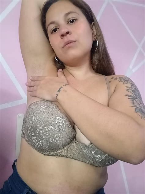 Do you like me to put my nails in my Armpits? : r/ArmpitMix