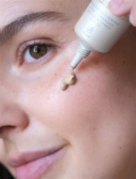 Lumene Blur 16h Longwear langanhaltende Make-up Foundation SPF 15 | NOTINO