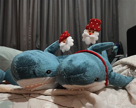 The shonks are ready for christmas 🥰 : r/BLAHAJ