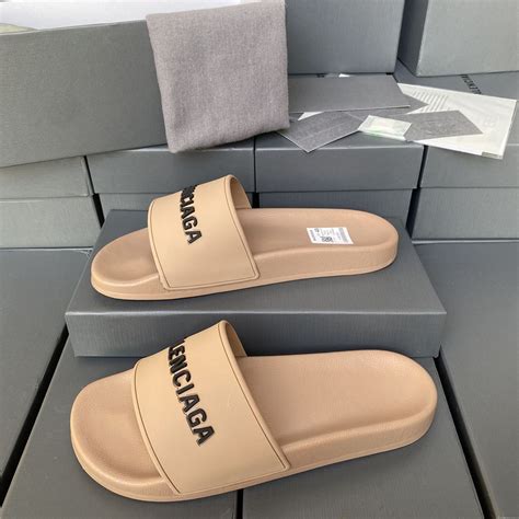 Тапочки Balenciaga - купить с доставкой по выгодным ценам в интернет ...